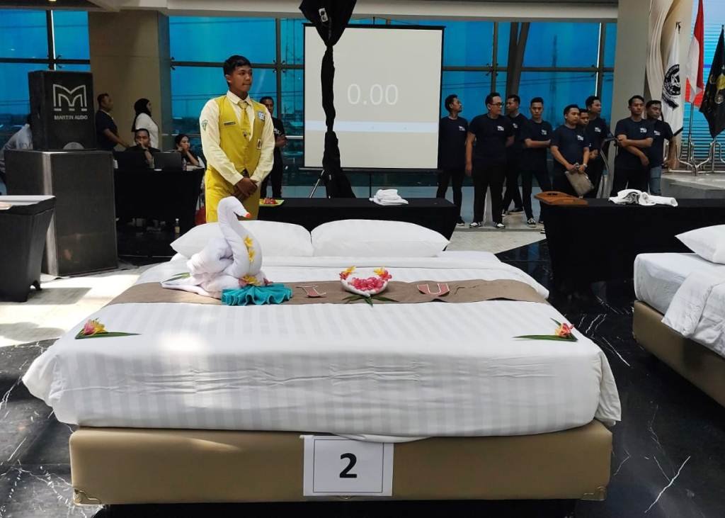 Making Bed Competition